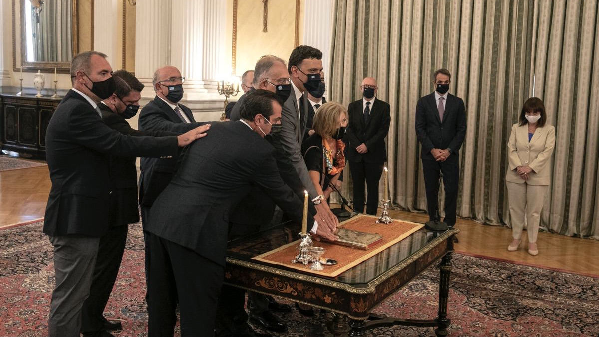 Greek cabinet reshuffled as new ministers sworn in – Greek Herald