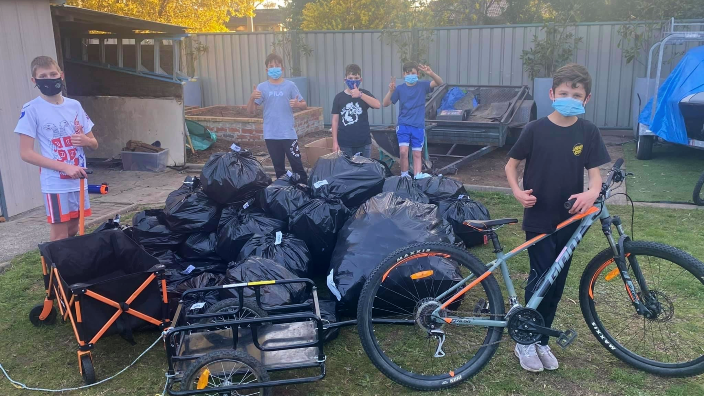 12-year-old Greek Australian triplets help keep Canberra suburb clean ...