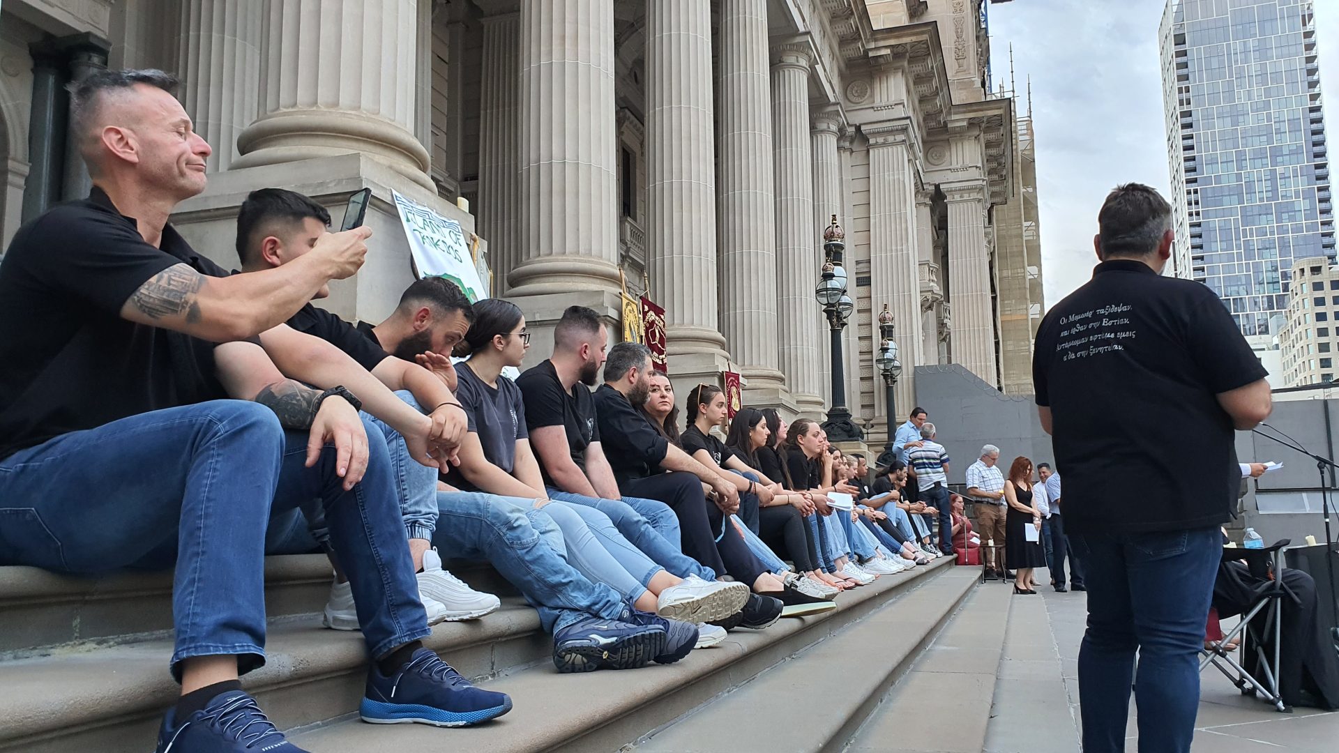 Candlelight vigil held in Victoria to mark centenary of the Asia Minor Catastrophe - Greek Herald