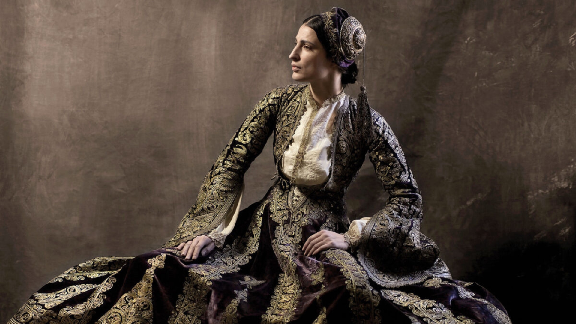 Photos of historic Greek costumes to go on display at Acropolis Museum ...