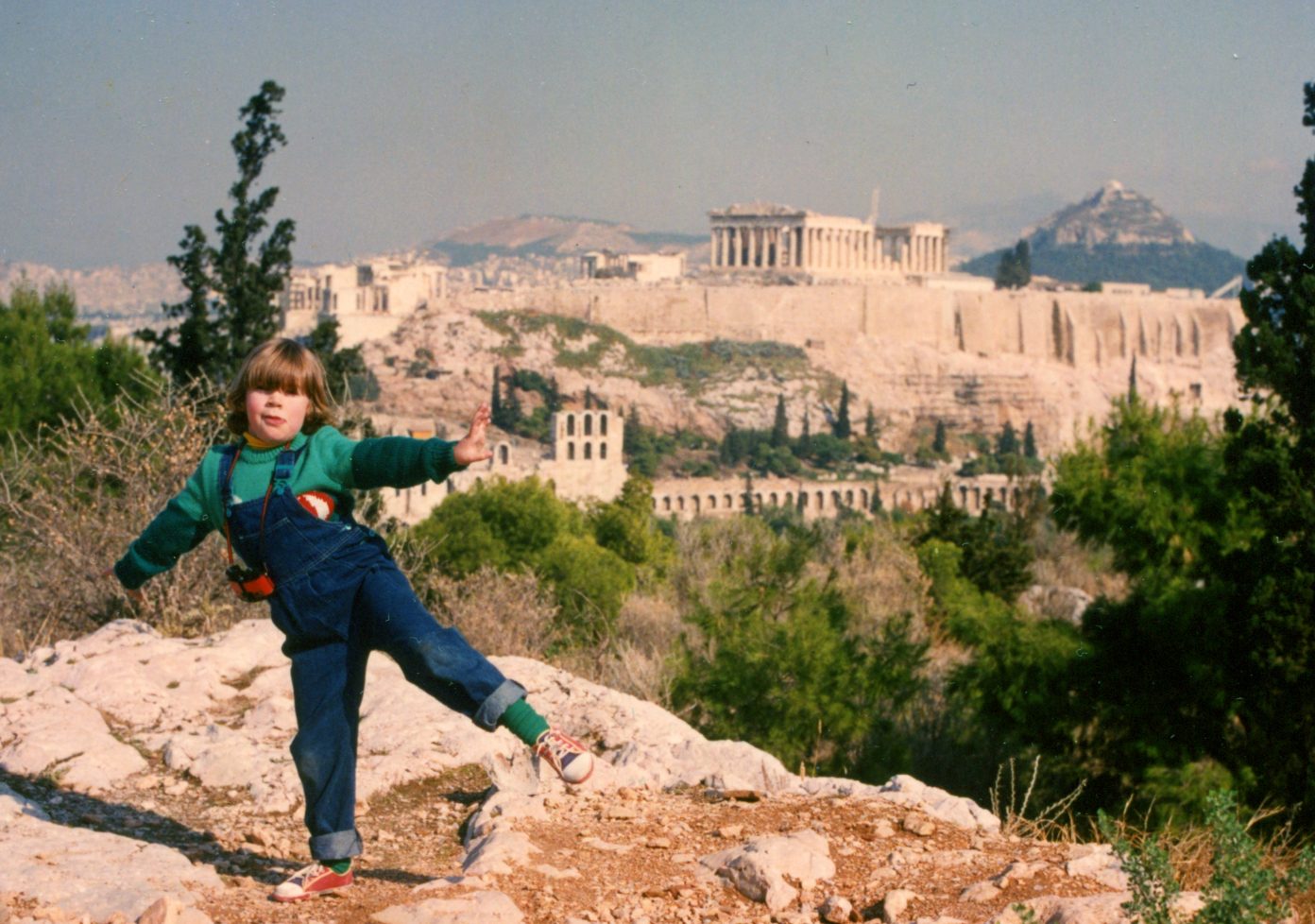 Australian pop-artist makes Parthenon out of gingerbread for Christmas ...