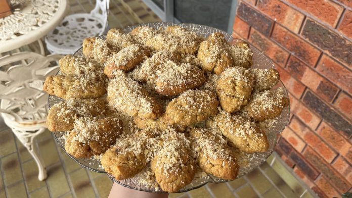 Traditional Greek Christmas Dessert: Melomakarona – Greek Herald