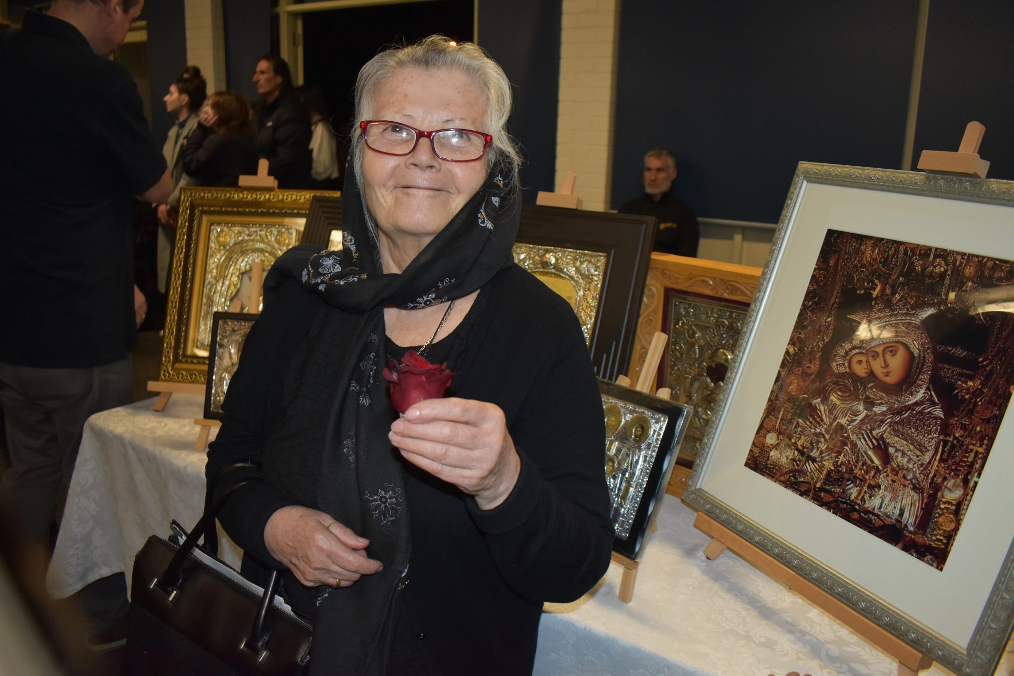 Papa Lefteris defrocked but people still turn up to Good Friday service ...