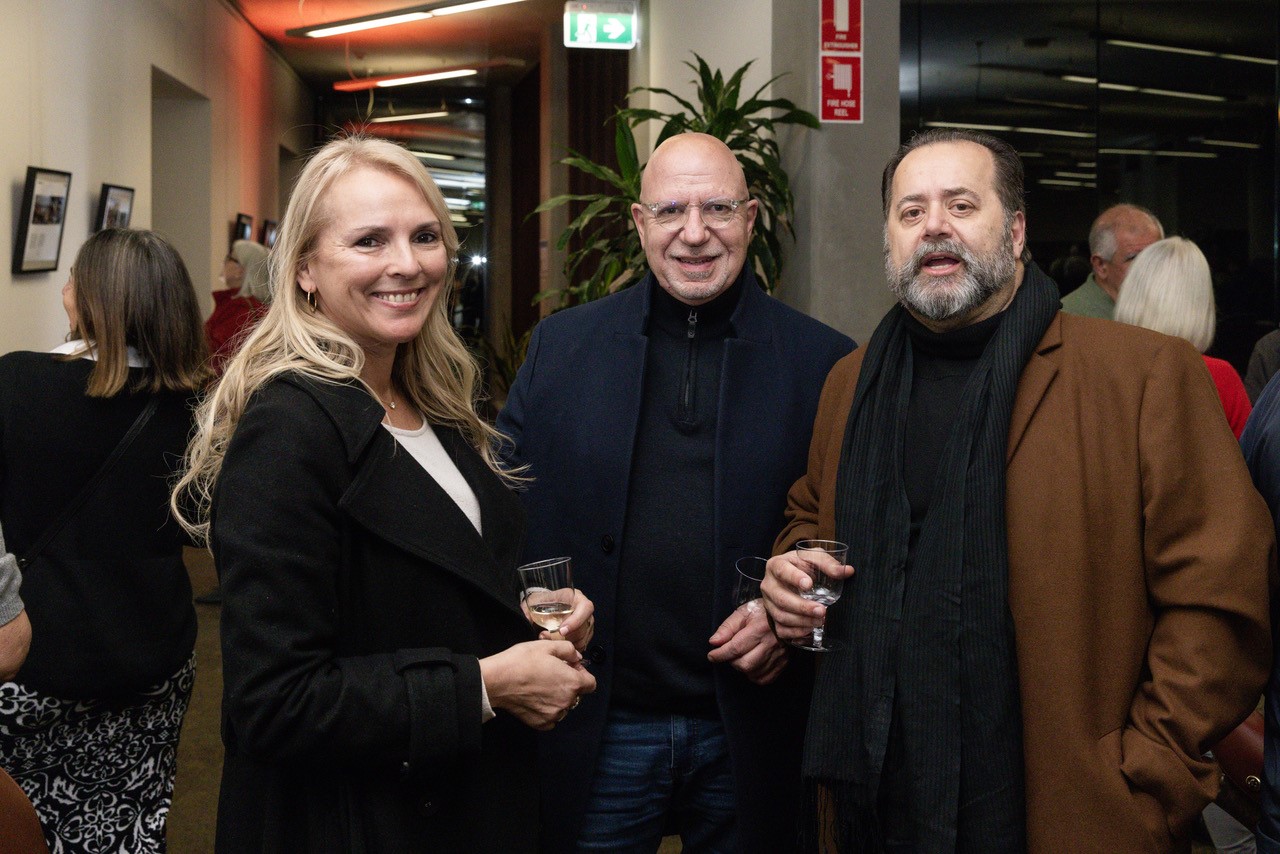 'Epistrofi': Photographers in Australia document their return to Greece ...