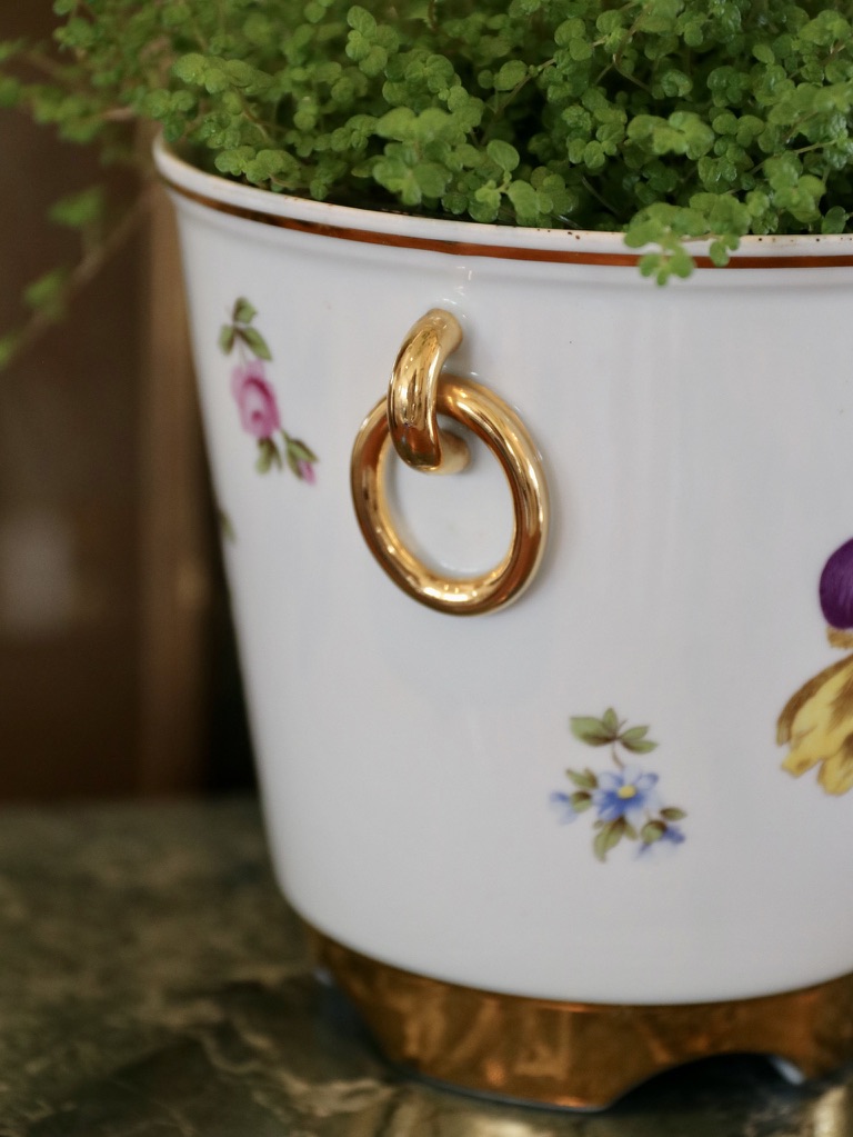 A German Freiberger Porcelain cache pot – European Antiques