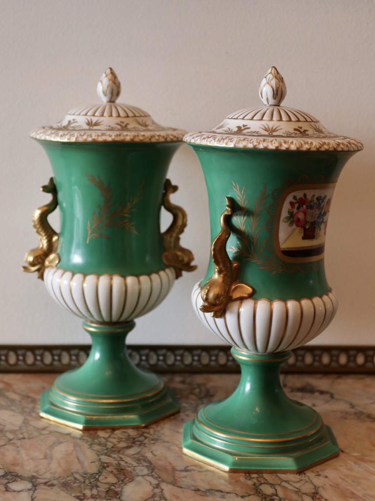 Pair of antique German Dresden porcelain urns – European Antiques