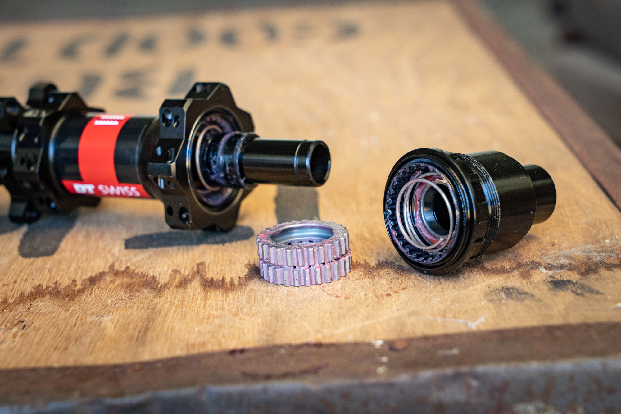 Hands On | Inside the DT Swiss 180 hubs and the Ratchet EXP freehub