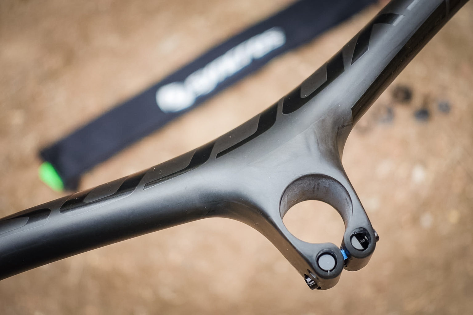 Review | The Syncros Fraser iC SL Is An Ultra-Light Carbon Bar & Stem