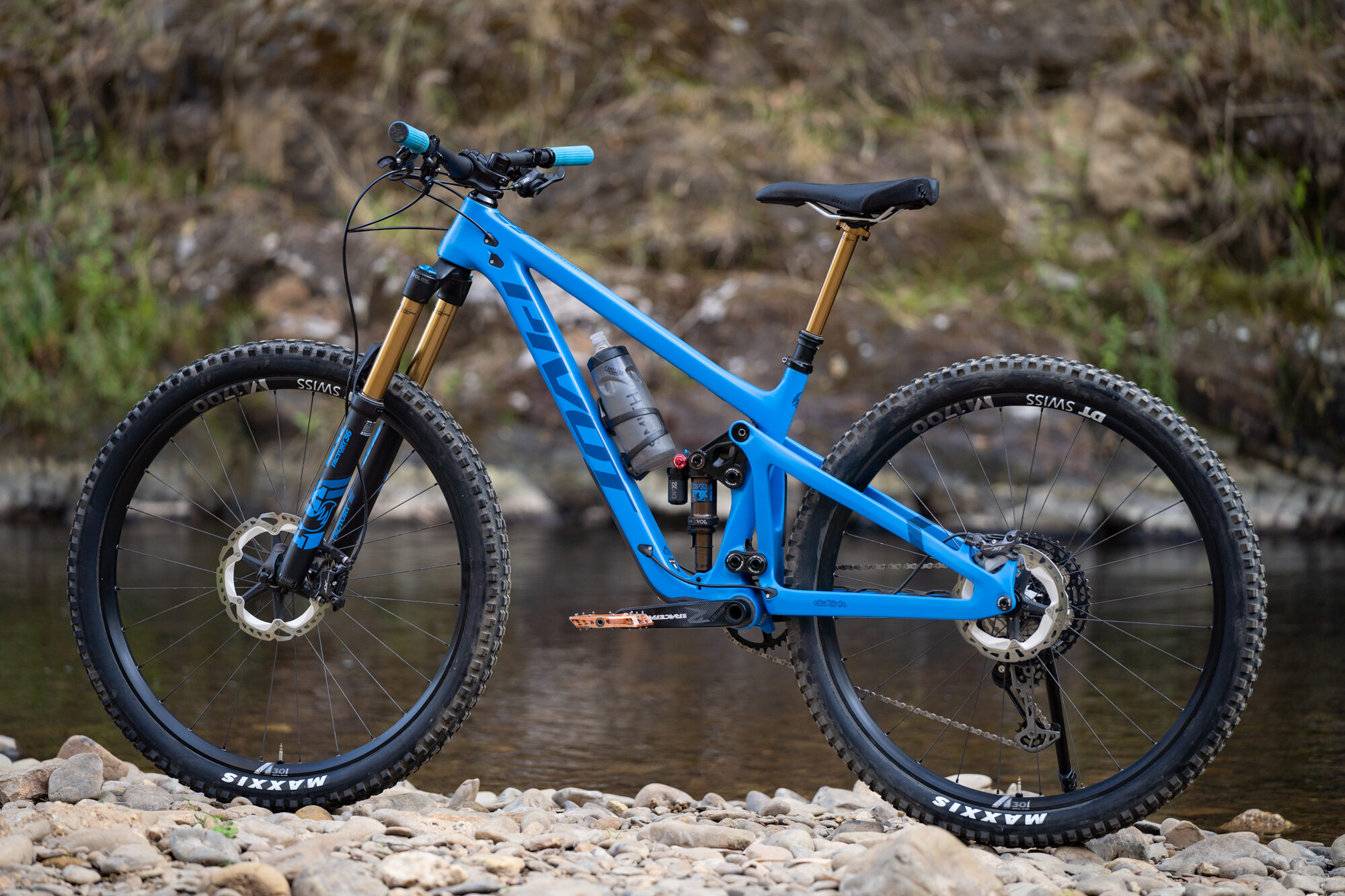 All-New Pivot Mach 6 Review | Keeping The 27.5in Flame Burning Bright!