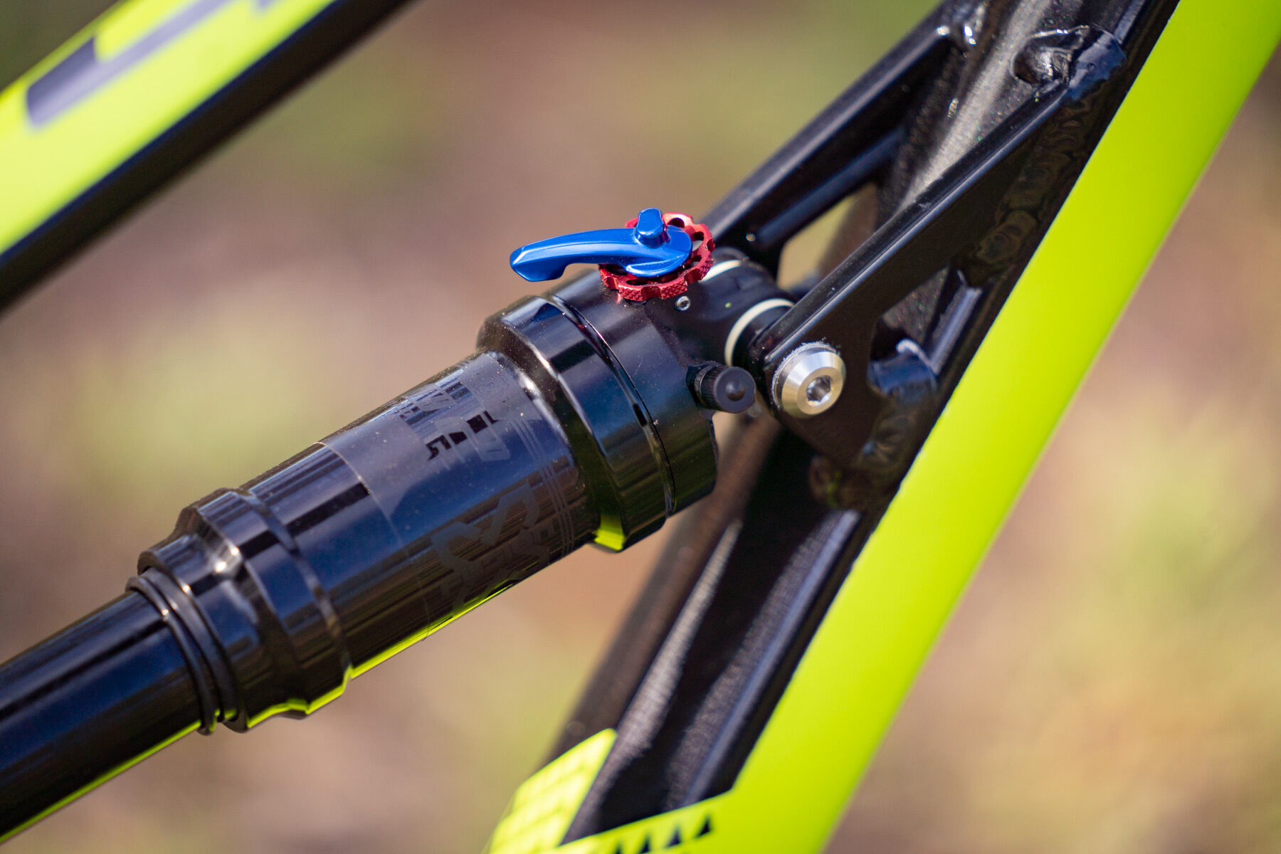 The 2020 Polygon Siskiu D6 Is A Sub-$2,000 Full Suspension Trail Bike