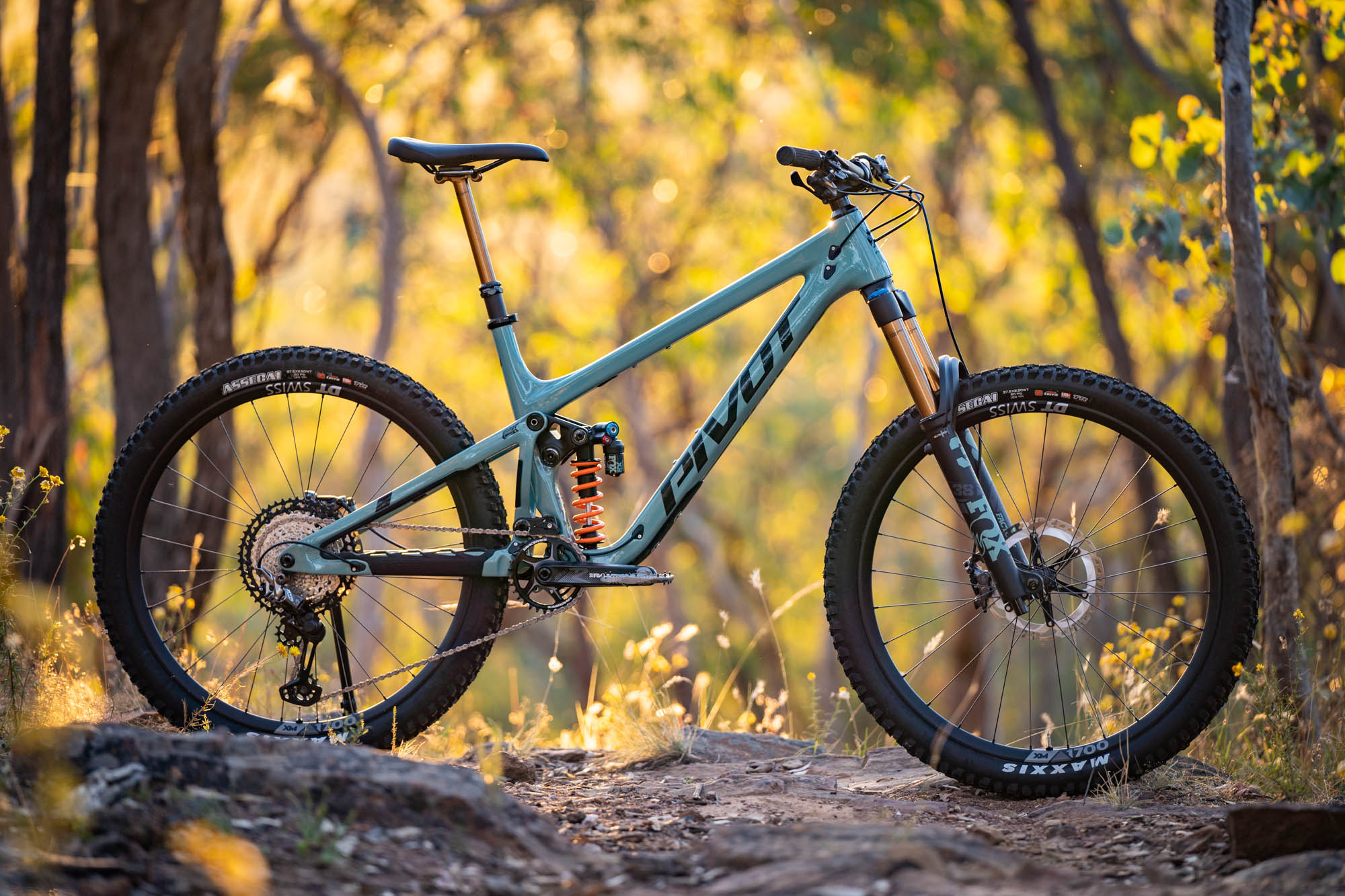 All-New Pivot Mach 6 Review | Keeping The 27.5in Flame Burning Bright!