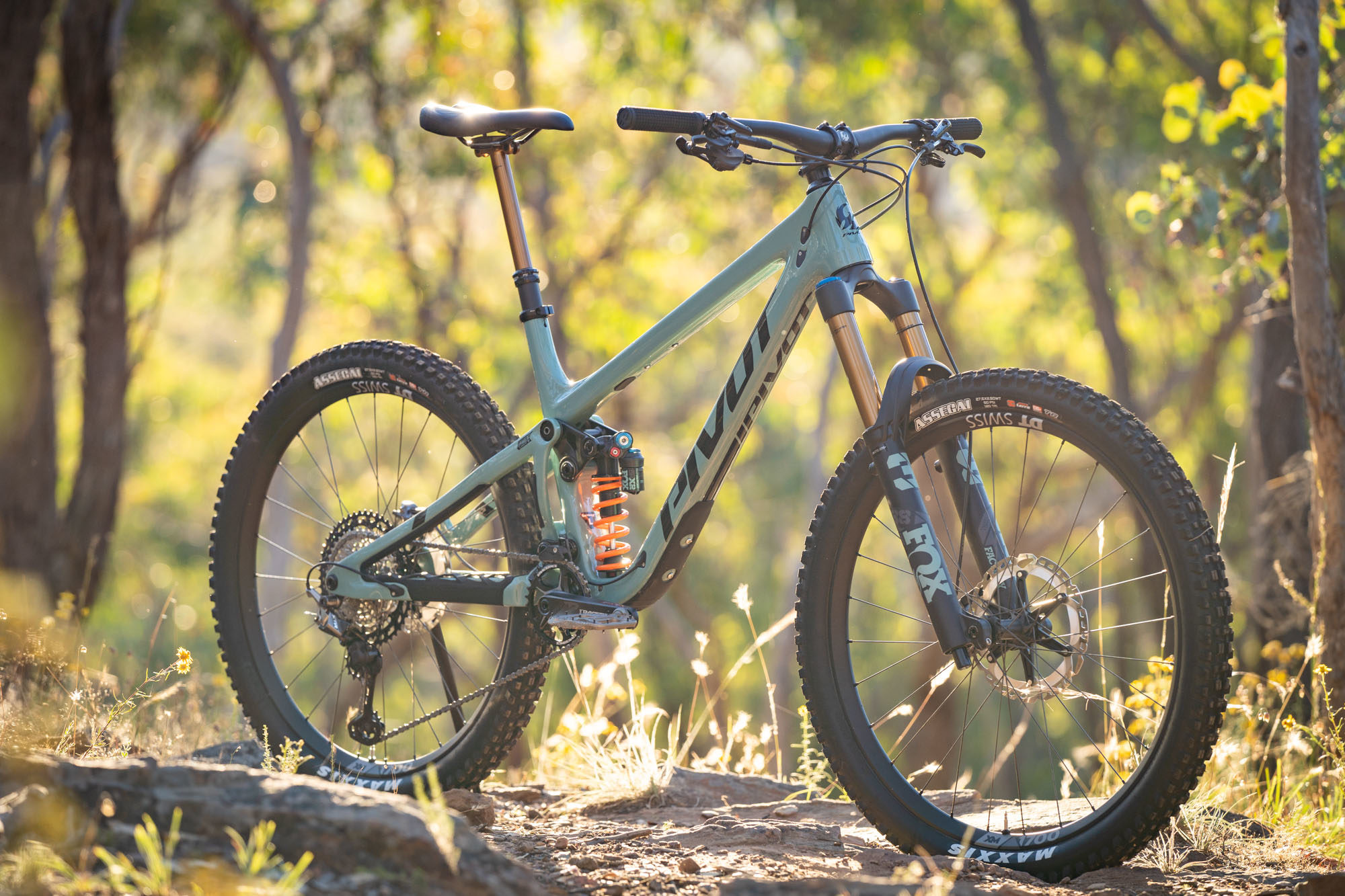 All-New Pivot Mach 6 Review | Keeping The 27.5in Flame Burning Bright!