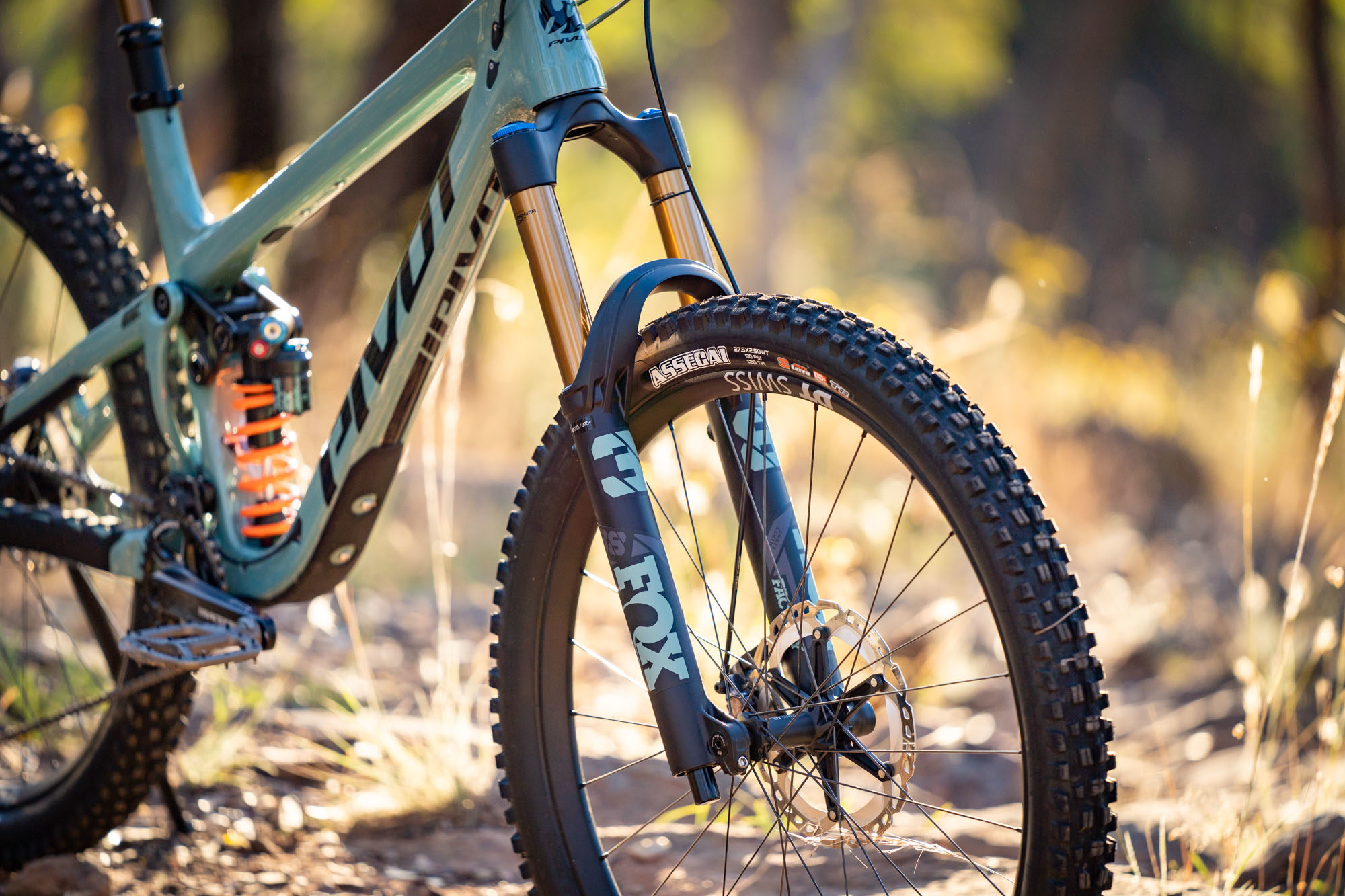 All-New Pivot Mach 6 Review | Keeping The 27.5in Flame Burning Bright!