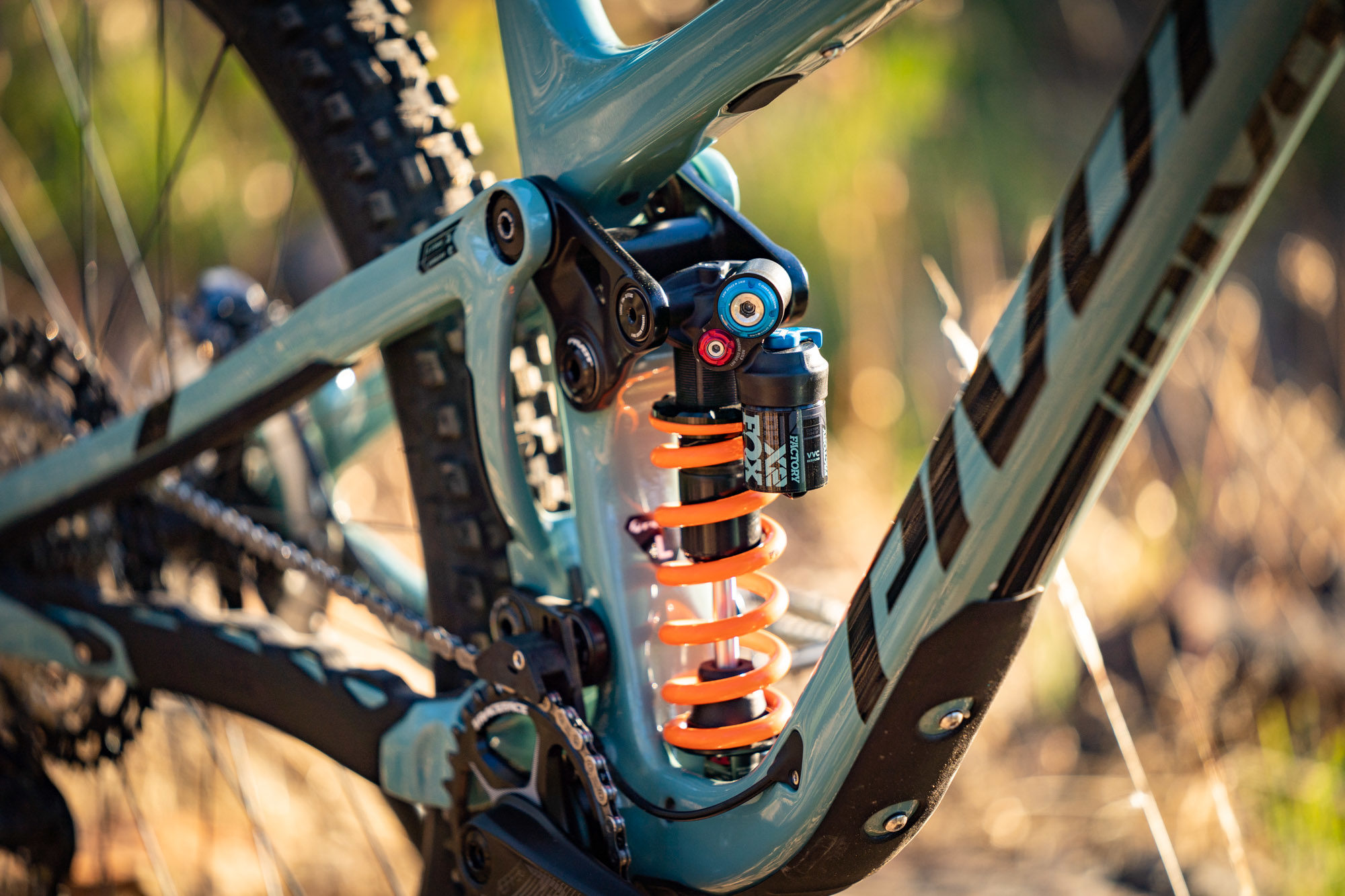 All-New Pivot Mach 6 Review | Keeping The 27.5in Flame Burning Bright!