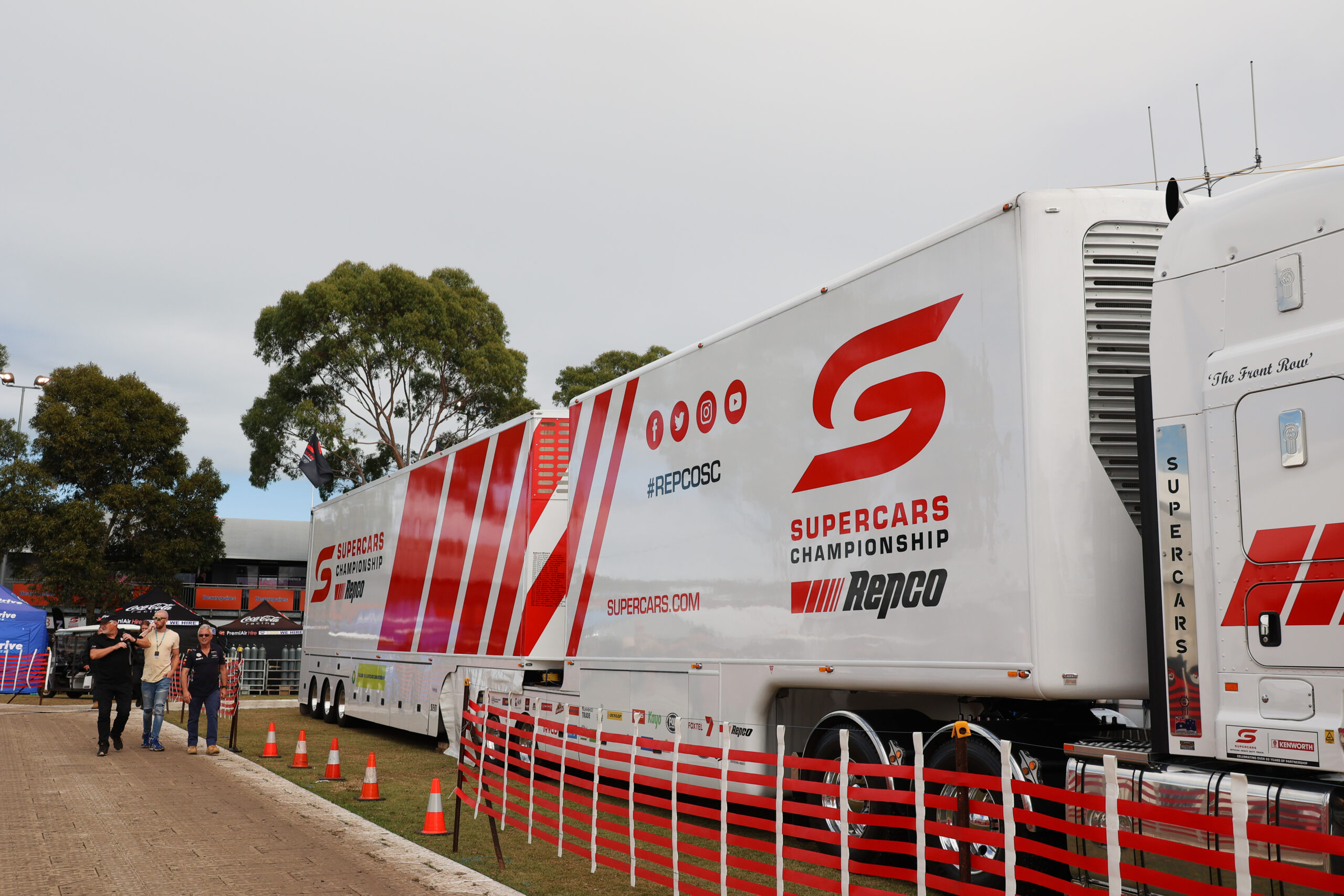New LED screens welcome Repco Bathurst 1000 fans to the circuit - Repco ...