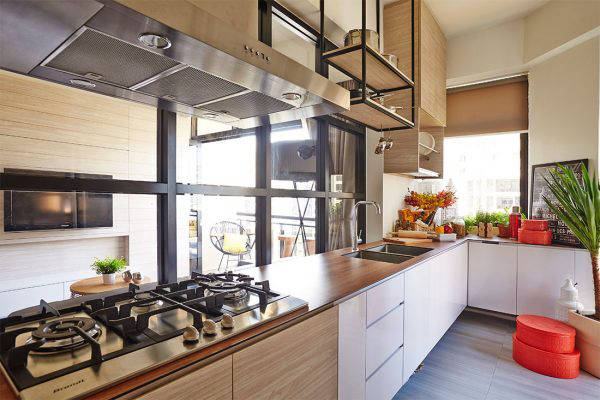 Thinking out of the box with a spectacular kitchen showcase | Lookbox ...