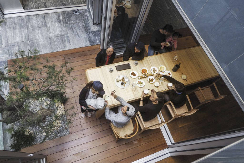 Adaptable home with multifunctional spaces reshapes itself | Lookbox Living