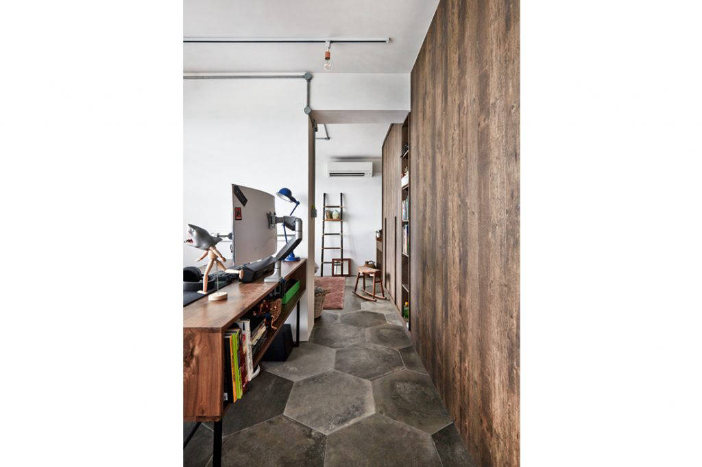 An artist turns her living room into an art studio | Lookbox Living