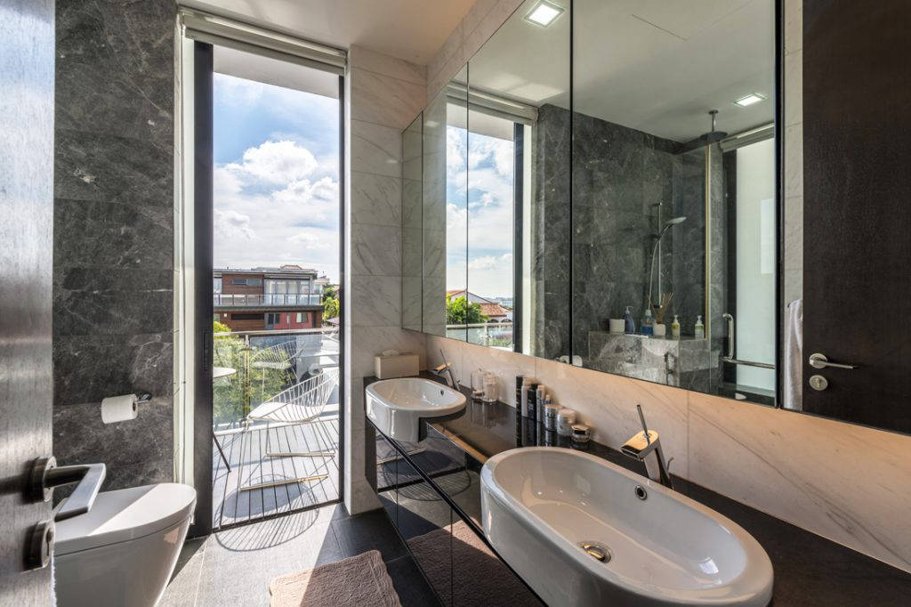 This house has an entertainment deck accesible only via the guest room ...