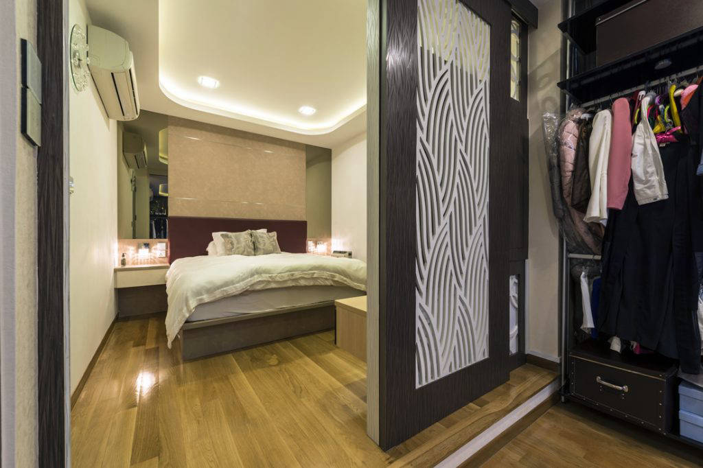 This house has an entertainment deck accesible only via the guest room ...