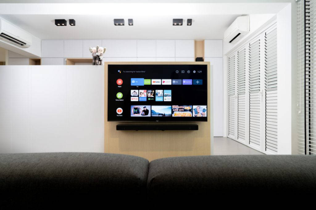 5 benefits of having a television in a home office | Lookbox Living