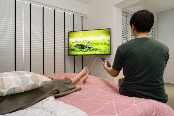 5 benefits of having a television in a home office | Lookbox Living