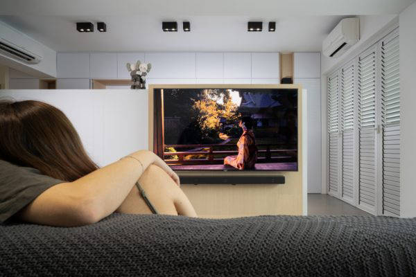 5 benefits of having a television in a home office | Lookbox Living