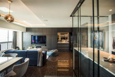 Smart conversion of a one-bedroom apartment into an open space for two ...