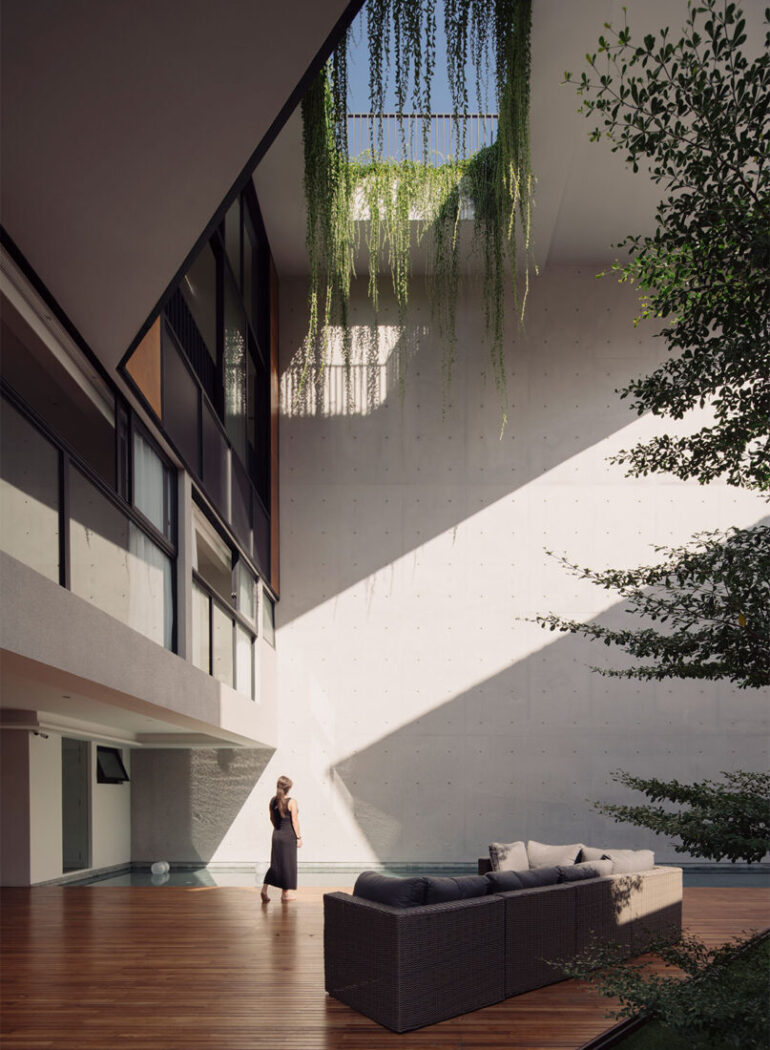 A house that avoids prying eyes | Lookbox Living