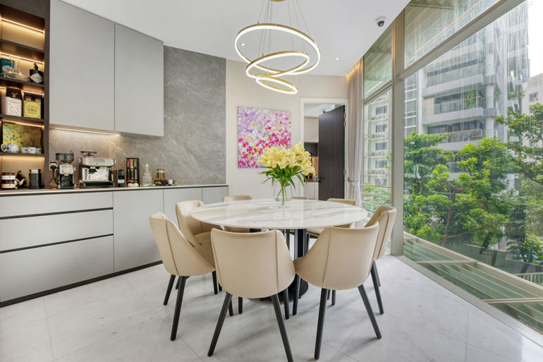 Curved apartment with green views in District 9 | Lookbox Living