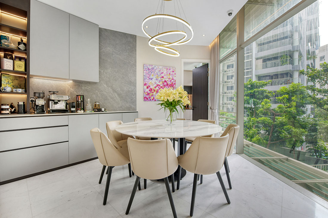 Curved apartment with green views in District 9 | Lookbox Living