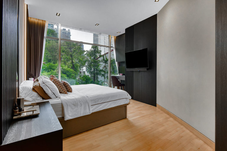 Curved apartment with green views in District 9 | Lookbox Living