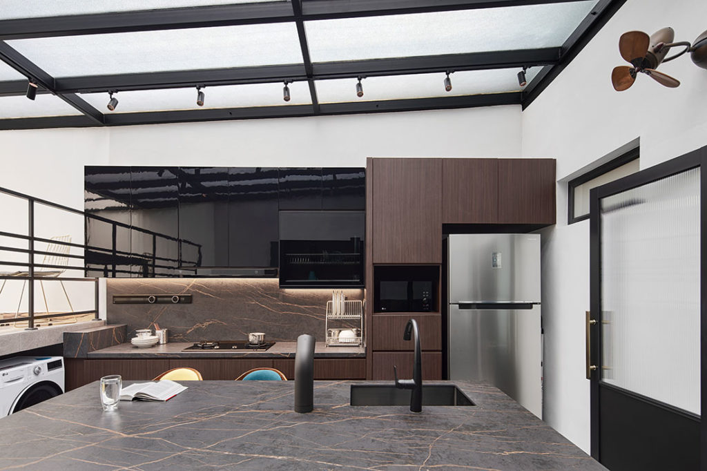 A terrace house with a large and airy kitchen | Lookbox Living