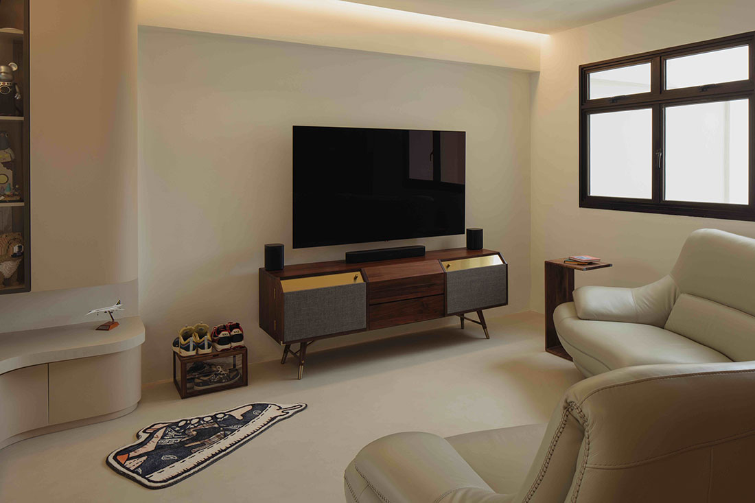 A flat with hidden rooms | Lookbox Living