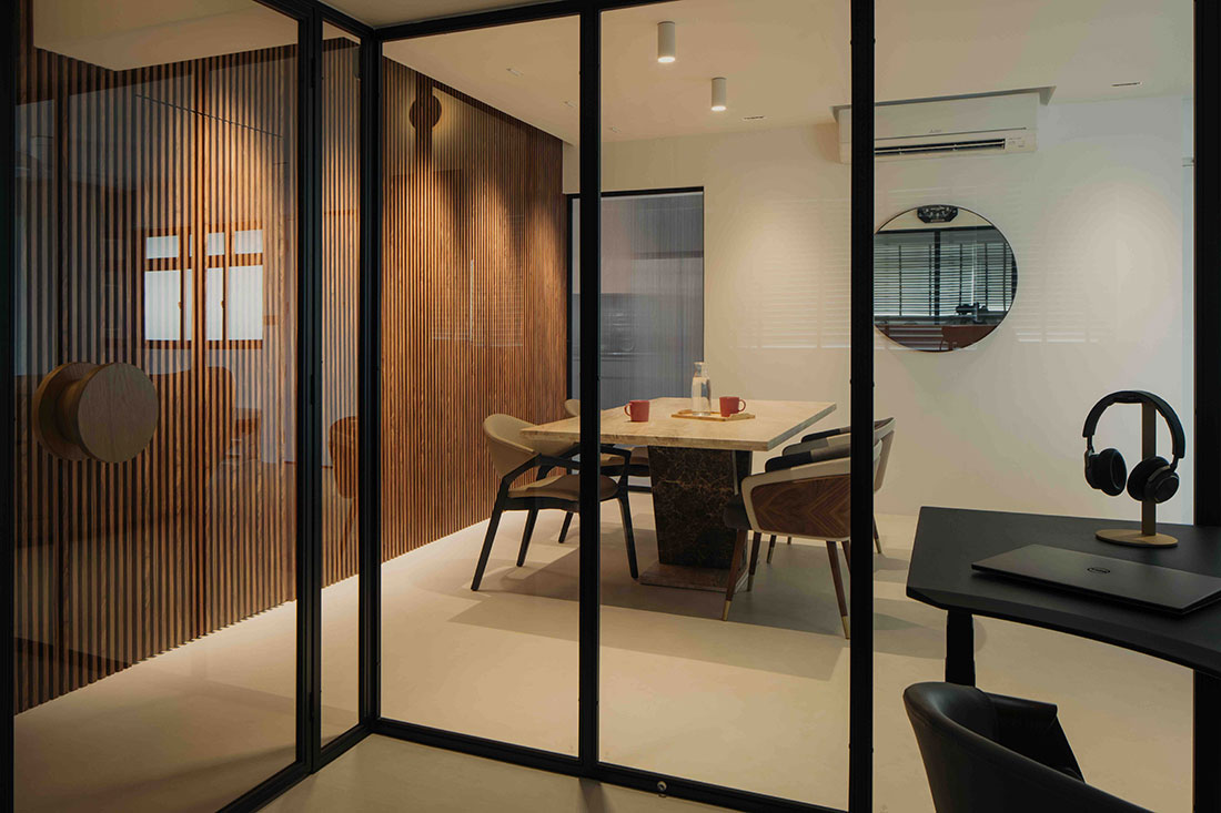 A flat with hidden rooms | Lookbox Living