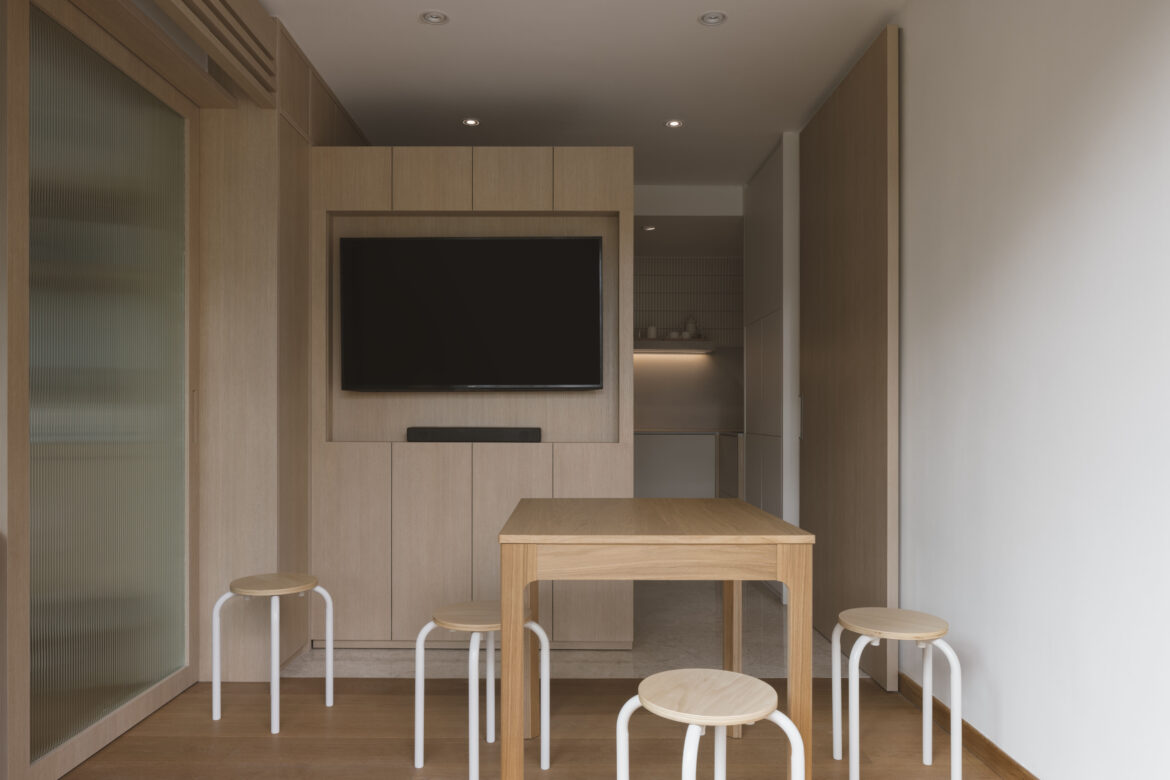 A tiny apartment with transformable spaces | Lookbox Living