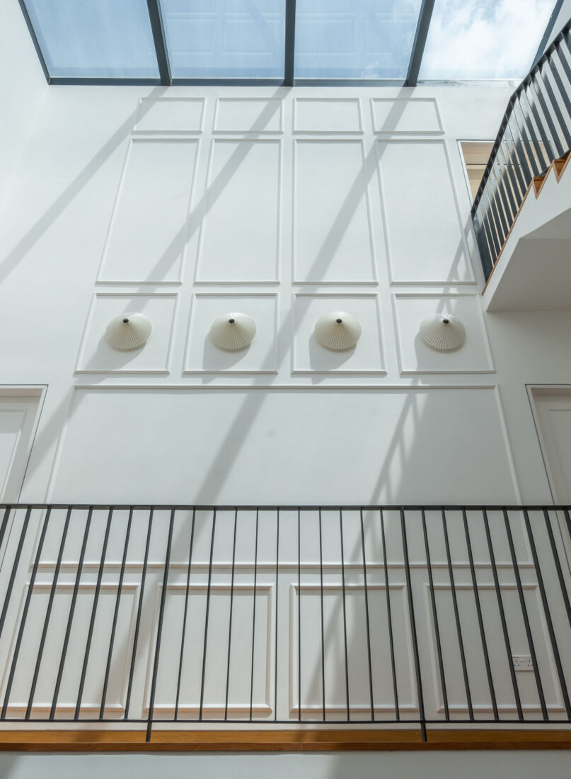 A skylight enlivens this terrace house | Lookbox Living