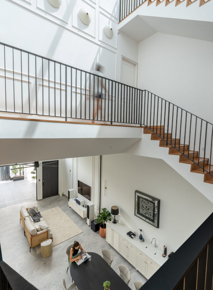 A skylight enlivens this terrace house | Lookbox Living
