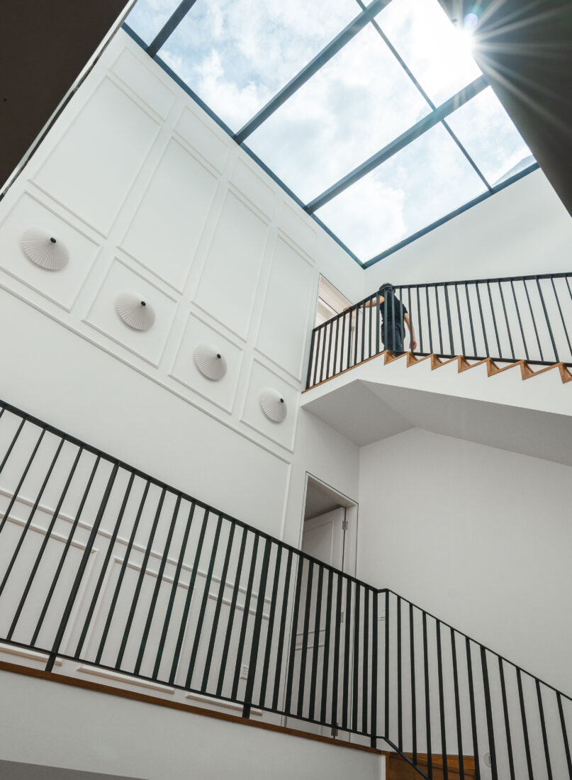 A skylight enlivens this terrace house | Lookbox Living