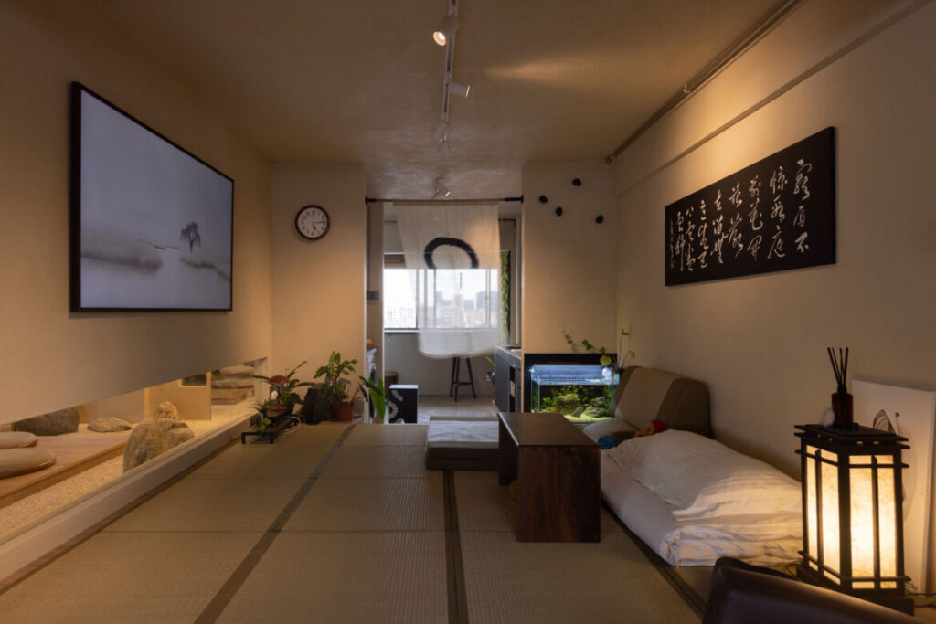 Japanese-inspired flat with a zen garden | Lookbox Living