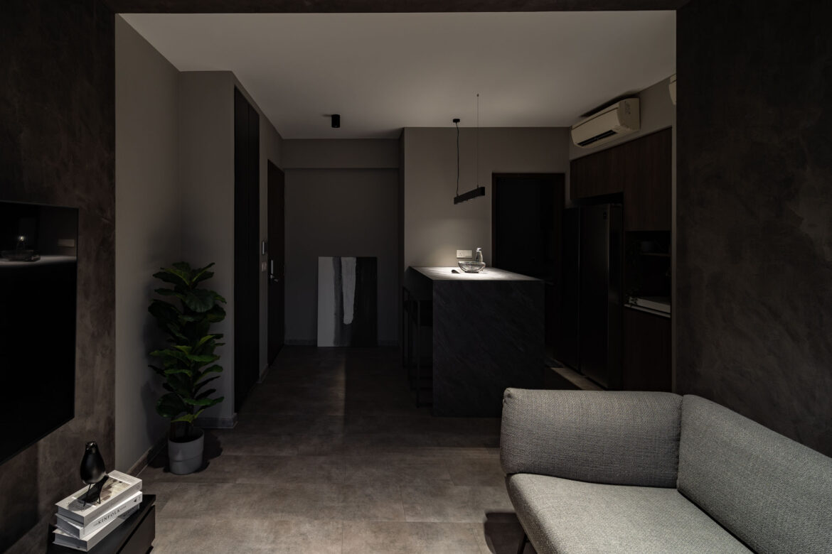 An unusual apartment with a dark theme | Lookbox Living