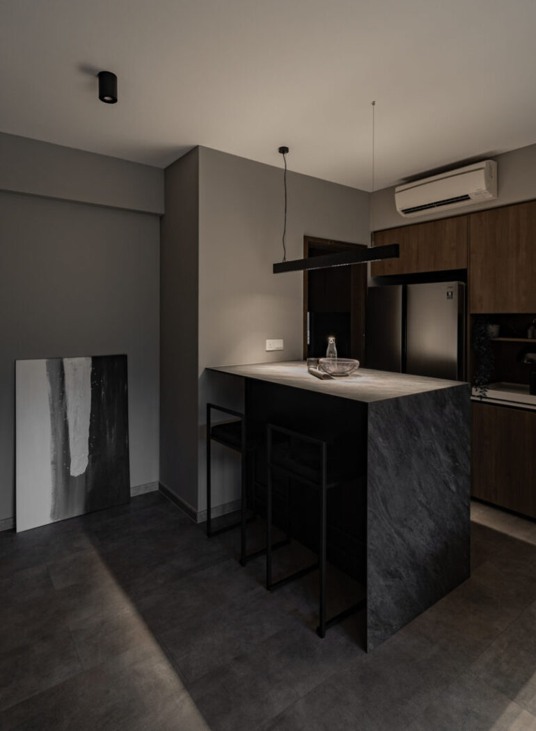 An unusual apartment with a dark theme | Lookbox Living