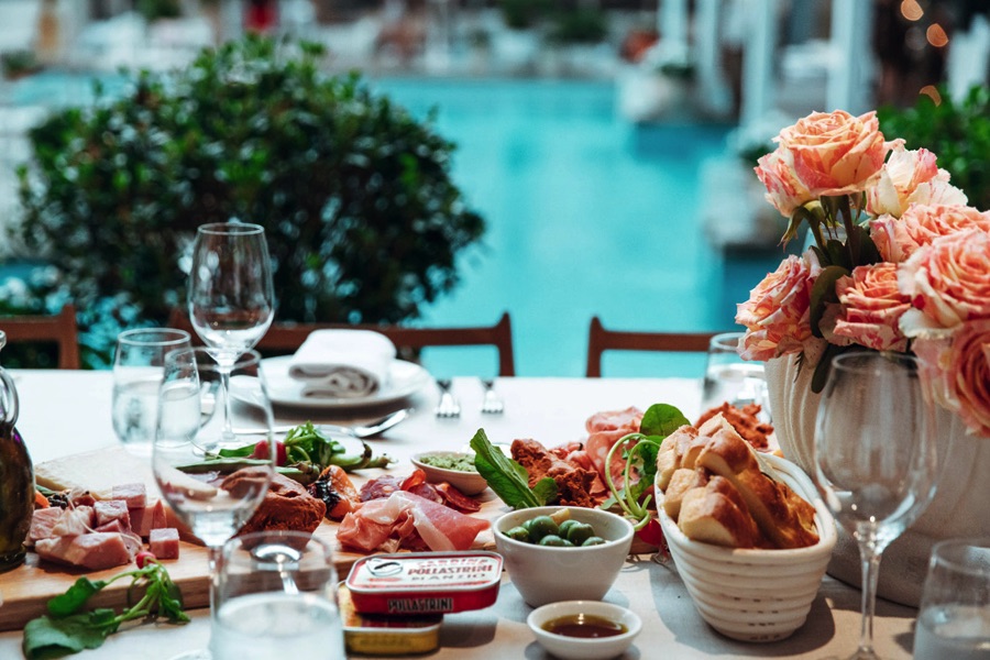 uccello Wedding Venue | Destination Wedding at Home | ivy