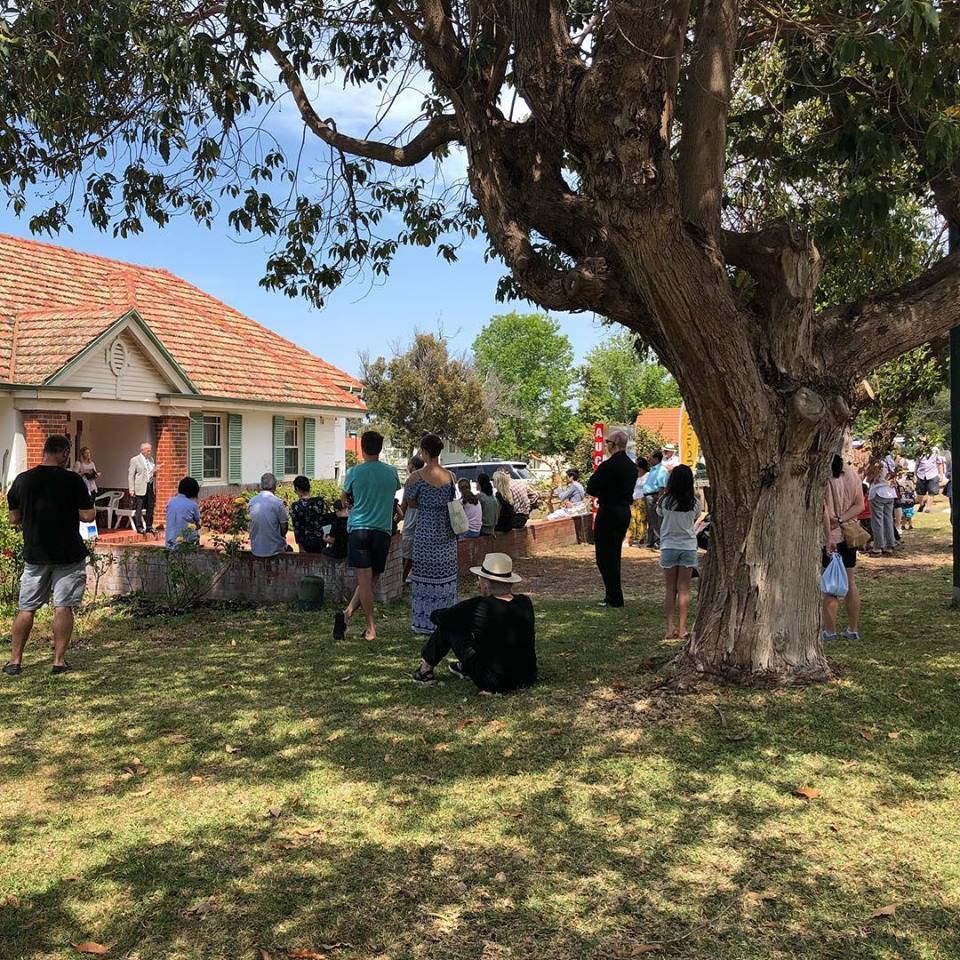 Auction Crowd - Shellabears Real Estate | Perth