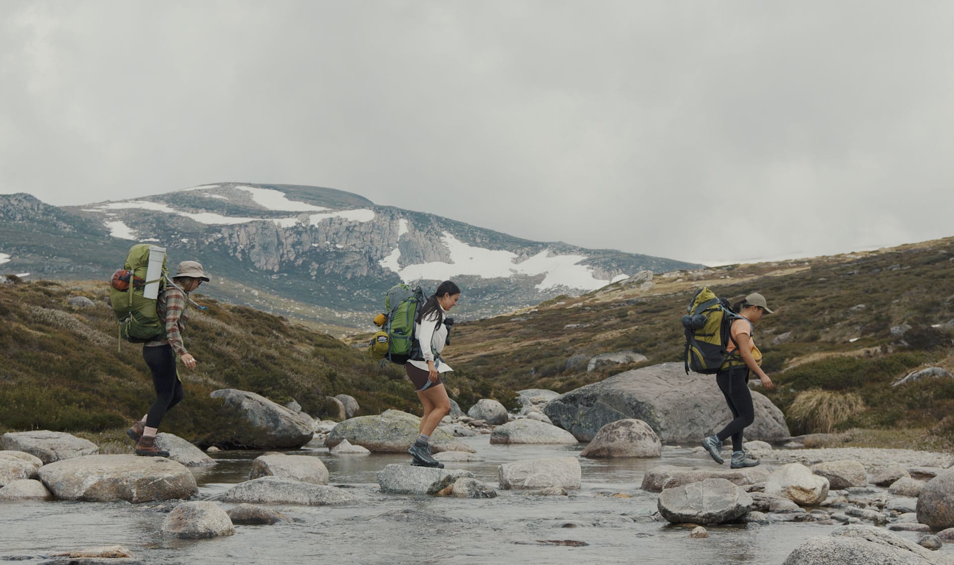 I Took Ten Strangers Overnight Hiking to The Top of Australia - We Are ...