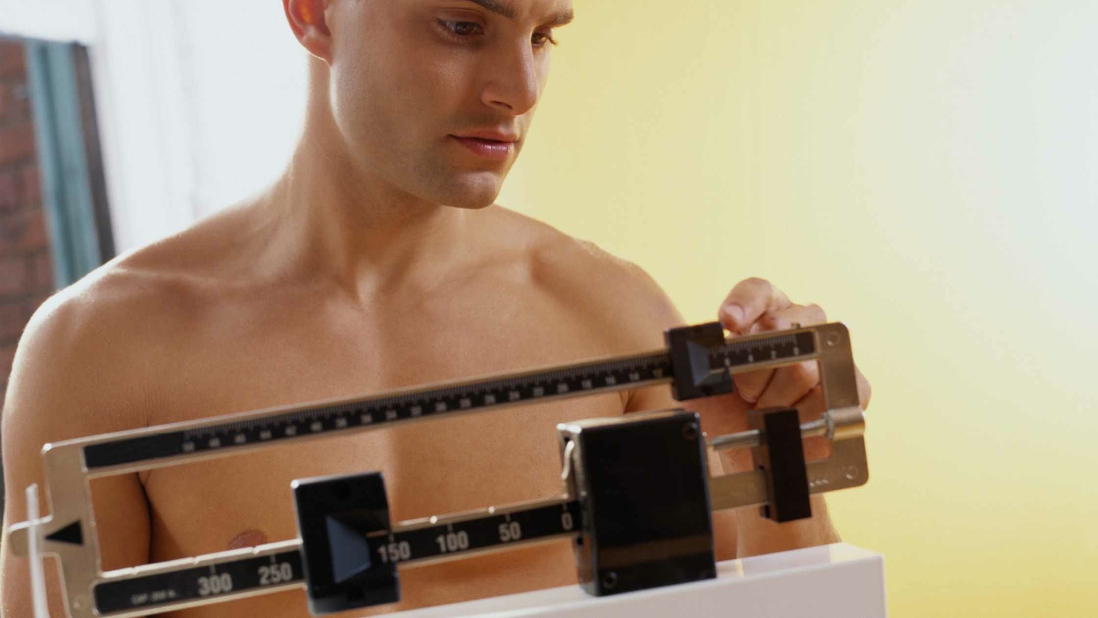 The BEST time of day to weigh yourself - The Healthy Man